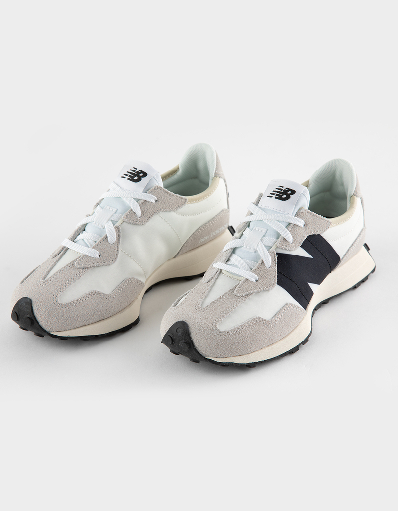 NEW BALANCE 327 Girls Shoes - BLK/WHT - 2.5 | Tillys