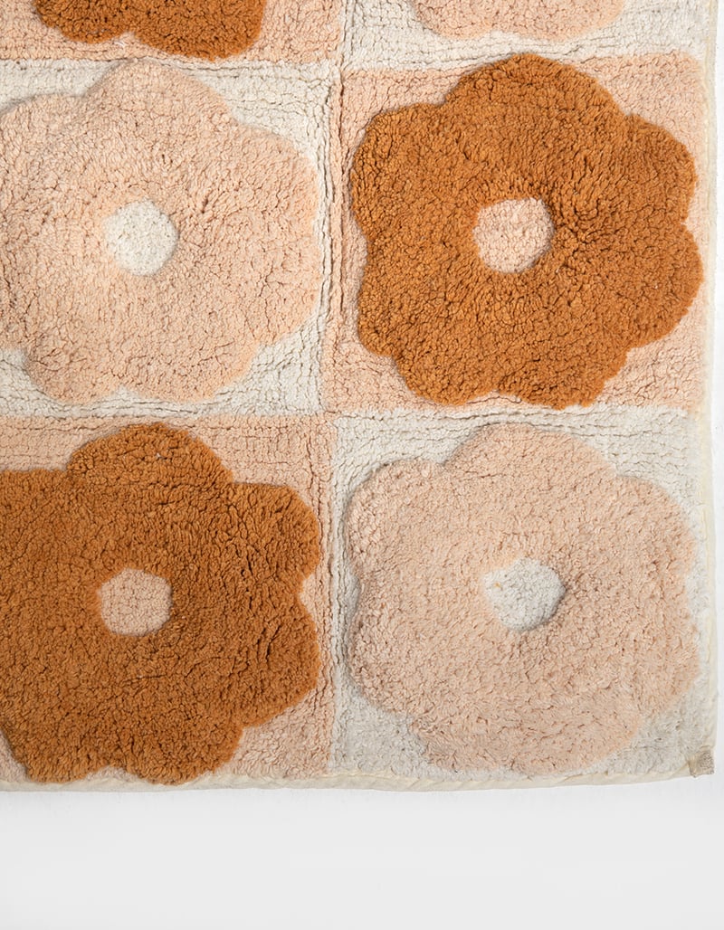 Daisy Checker Bath Mat - HONEY - ONE SIZE | Tillys