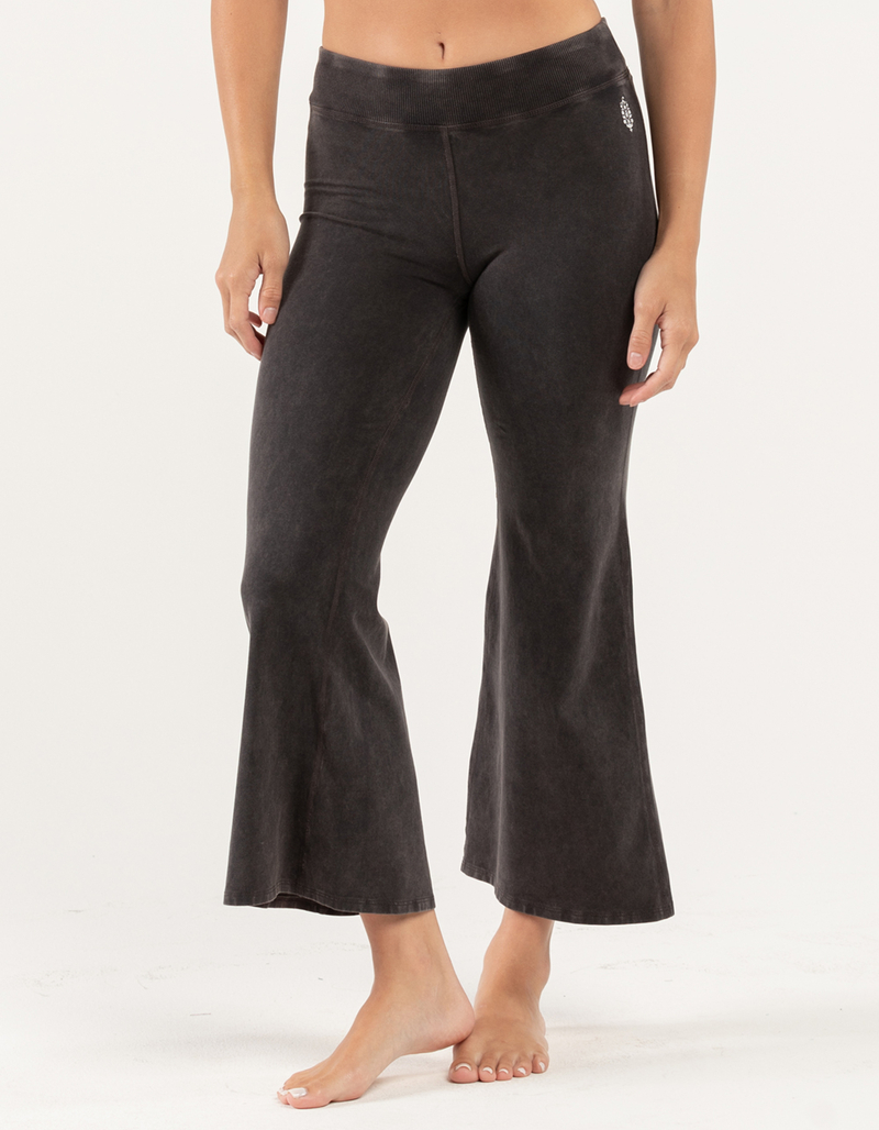 FREE PEOPLE FP Movement Hot Shot Crop Flare Womens Pants - BLACK | Tillys