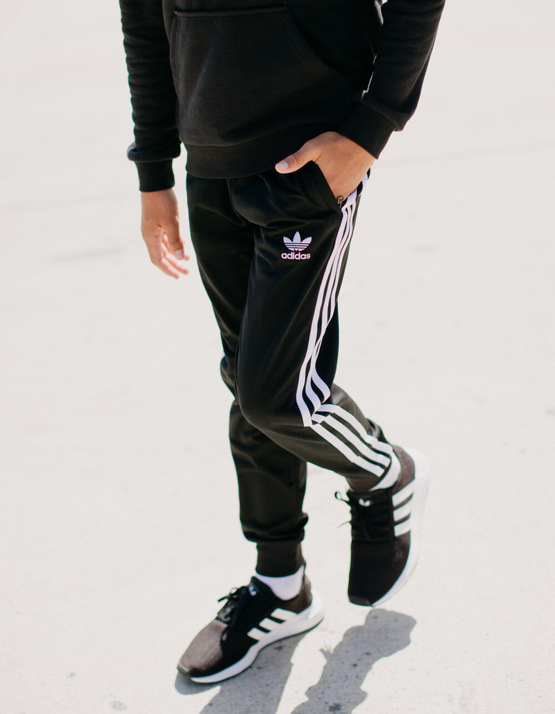 how to draw adidas pants