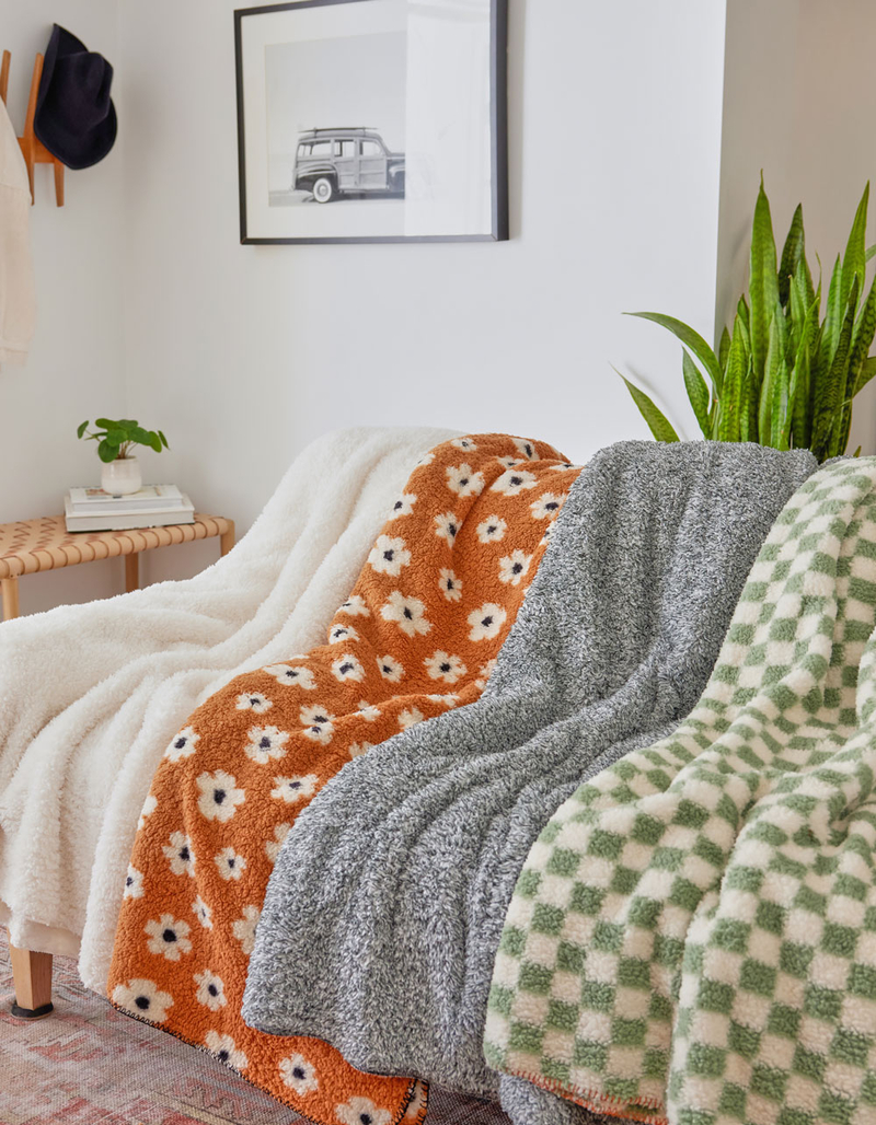 Checkered Sherpa Blanket - GREEN - ONE SIZE | Tillys