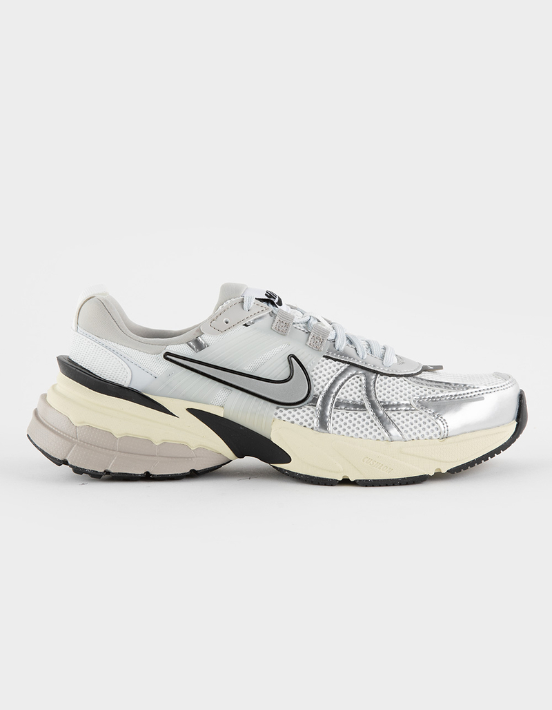 NIKE V2K Run Womens Sneakers - BLK/WHT - 6.5 | Tillys