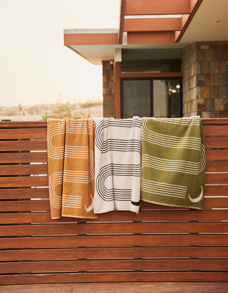 SLOWTIDE x Real Fun, Wow! Bath Towel - OLIVE - ONE SIZE | Tillys