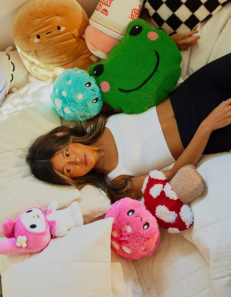 Frog Hook Pillow - GREEN - ONE SIZE | Tillys