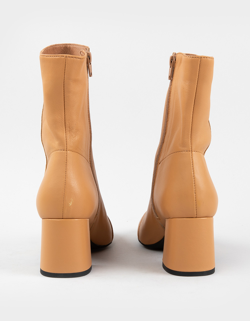 FREE PEOPLE Wisteria Womens Ankle Boots - CAMEL - 6 | Tillys