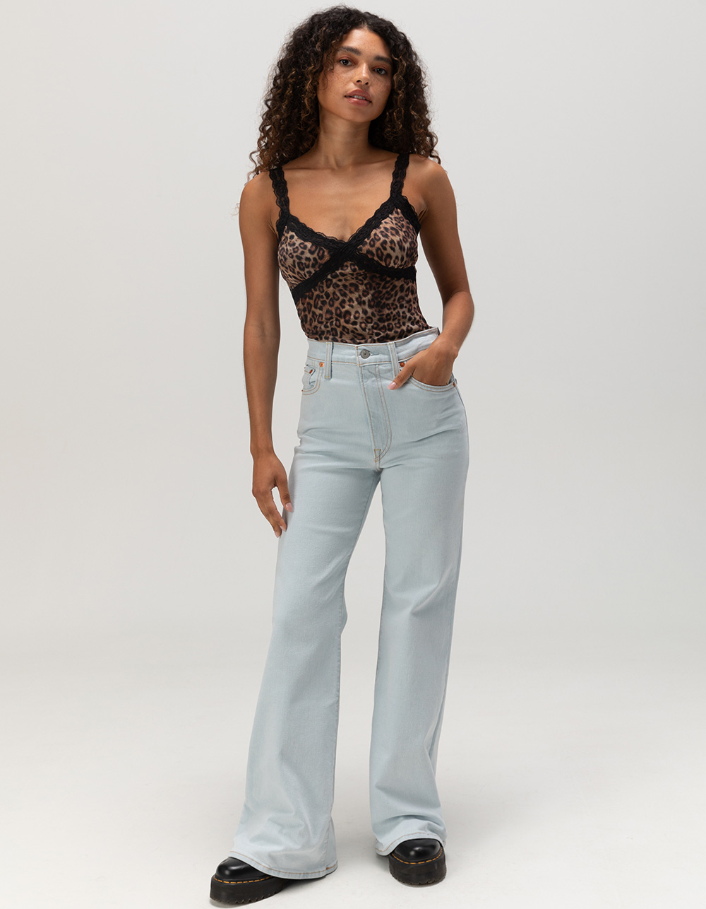 LEVI'S Ribcage Bell Womens Jeans - Perfect Match - LIGHT WASH | Tillys