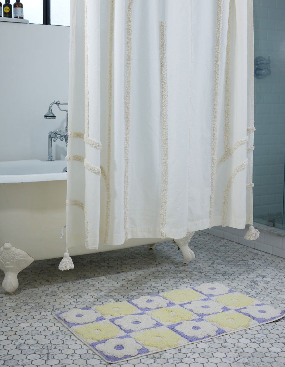 Daisy Checker Bath Mat - LAVENDAR | Tillys