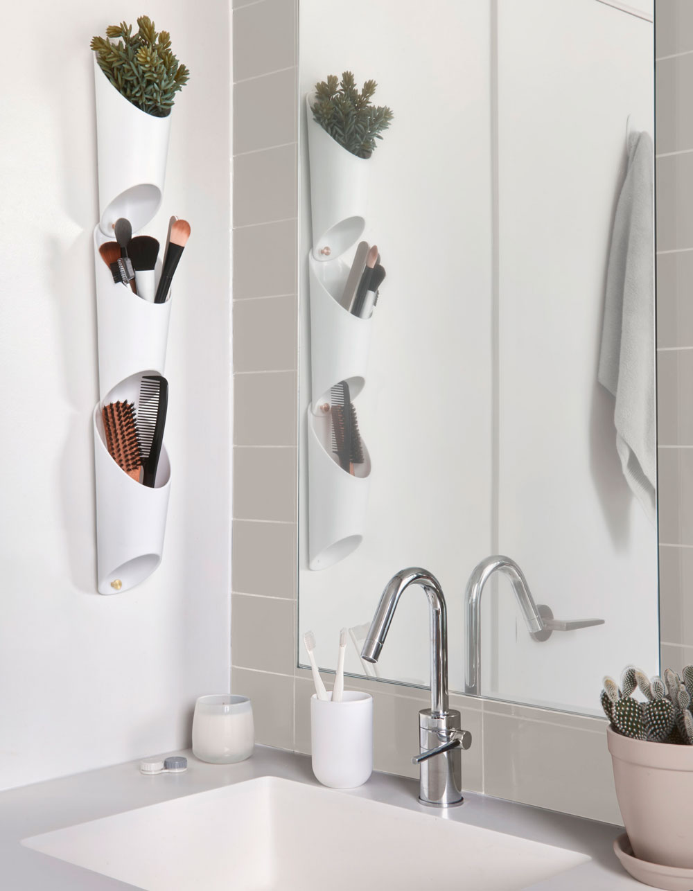 UMBRA Floralink Wall Vessels - WHITE | Tillys