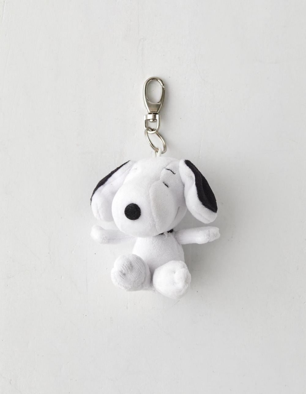 SMOKO Snoopy Plush Keychain - WHITE COMBO | Tillys