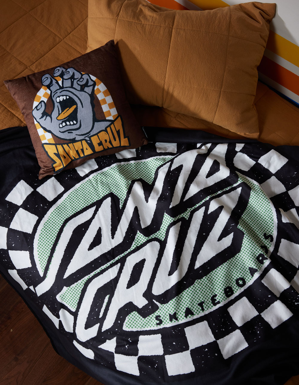 SANTA CRUZ x Tillys Oval Polar Fleece Blanket - BLACK | Tillys