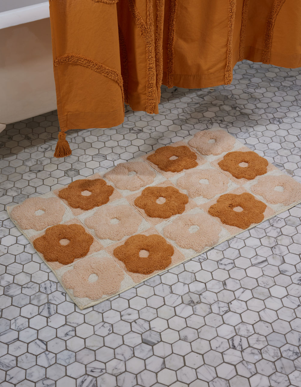 Daisy Checker Bath Mat - HONEY | Tillys