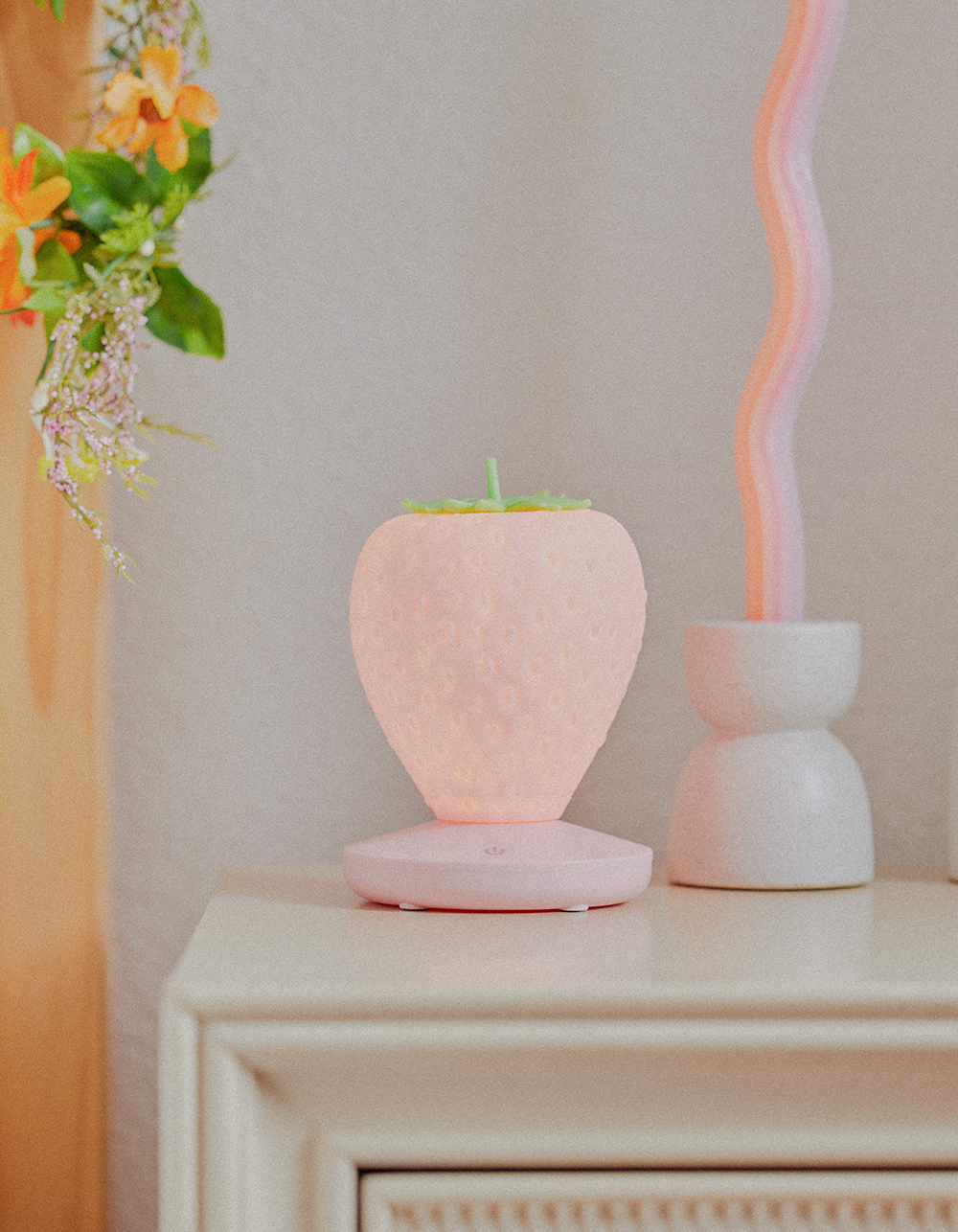 Glowing Strawberry Light - PINK | Tillys