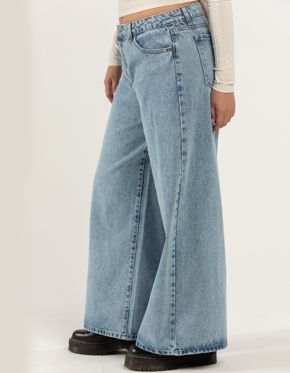 RSQ Womens Low Rise Wide Leg Jeans - LIGHT WASH | Tillys
